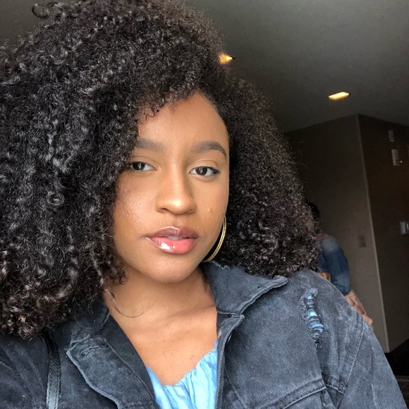 Nikya's Closet (@nikyaaa) | Poshmark